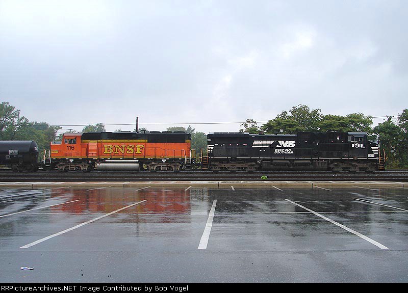 BNSF 116 & NS 9789